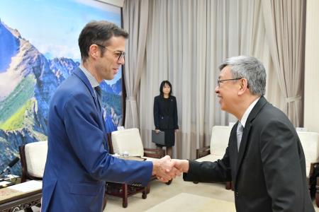 Premier receives new French Office in Taipei Director Franck Paris ...